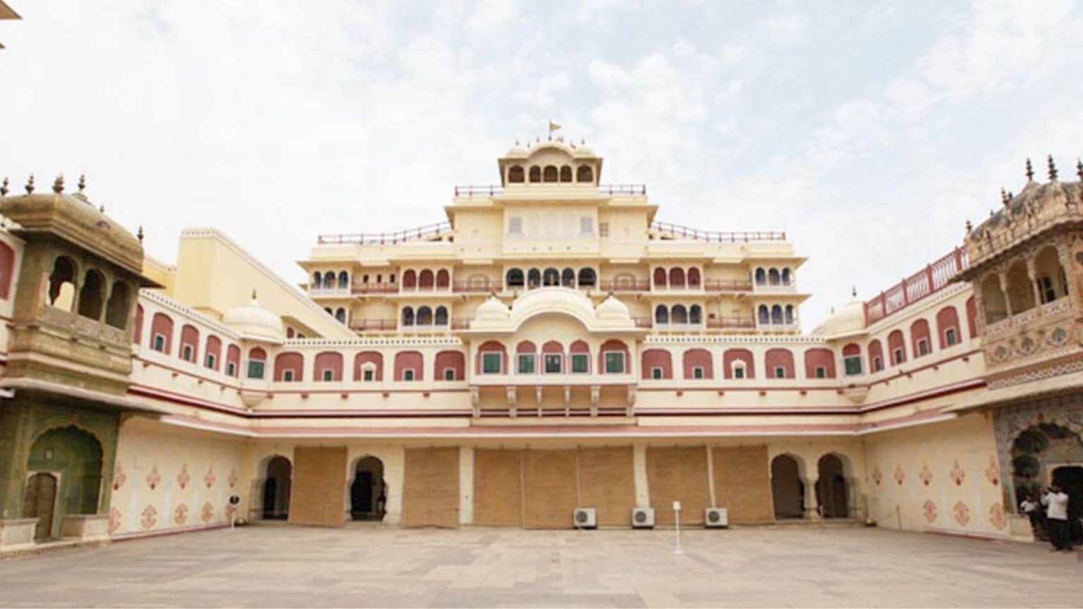 20+ Best Tourist Places to visit in Jaipur - VR Theme Park